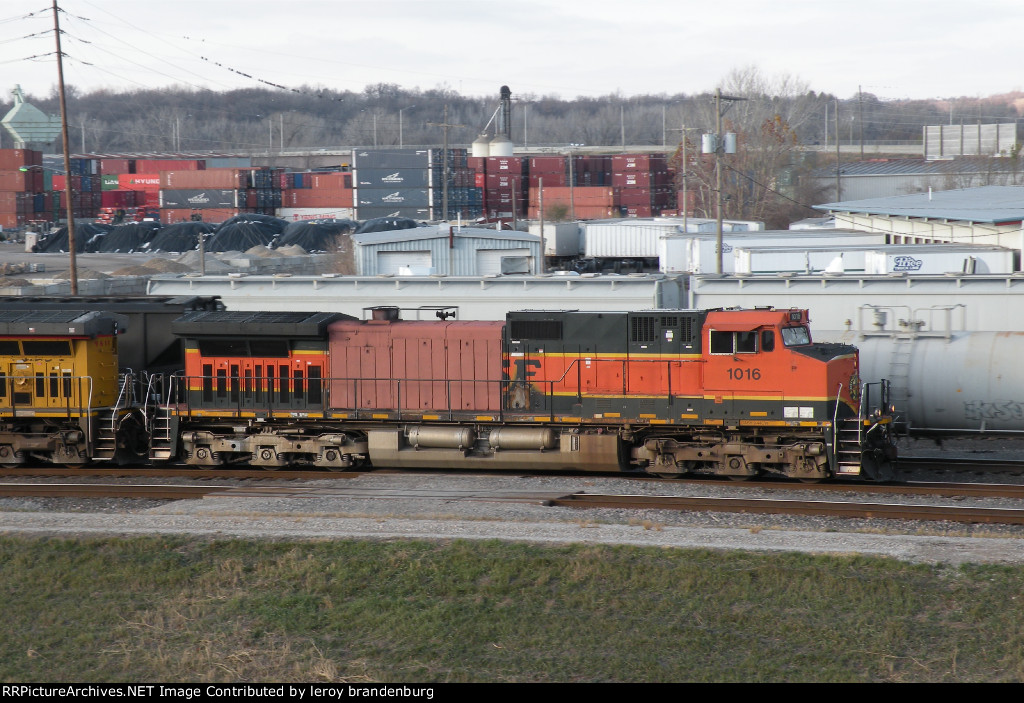 BNSF 1016